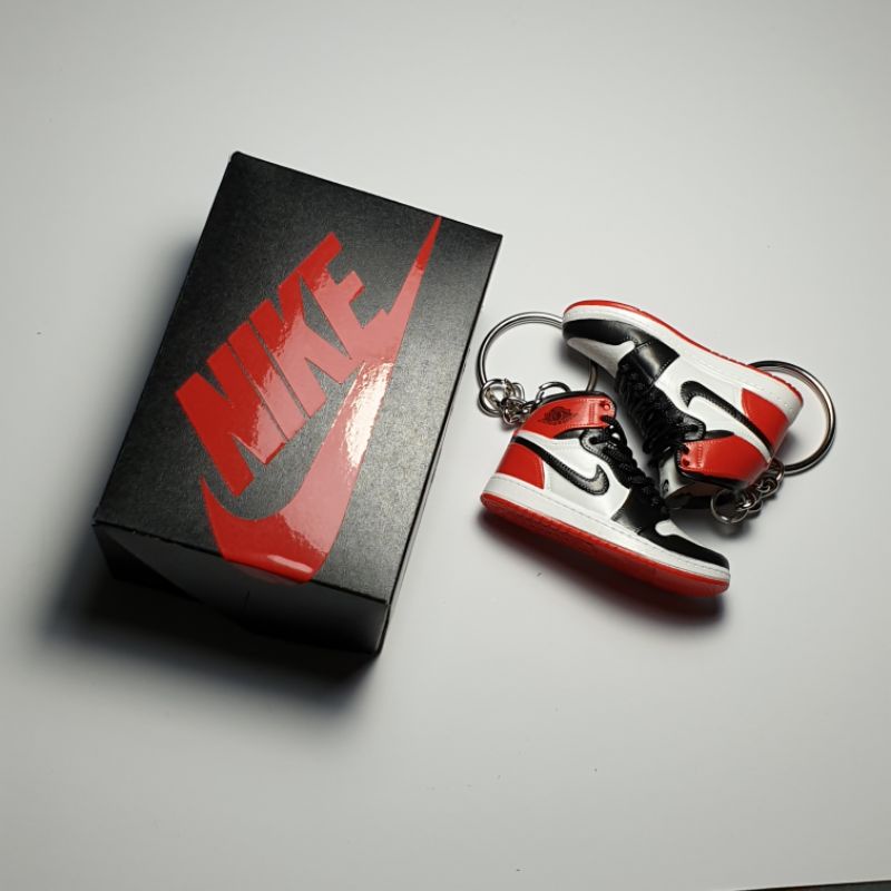 Dos Piezas . (1 Par) Mini Jordan 1 Llavero Alto Con Caja Zapatos En ...