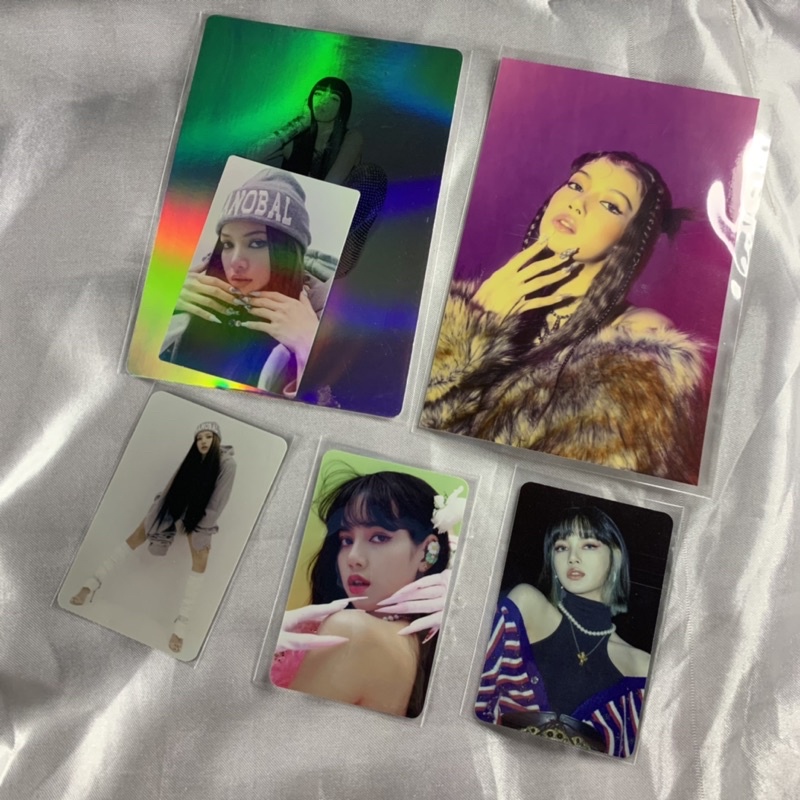 Blackpink lisa Compartiendo merch photocard Postal photoshoot-Álbum ...