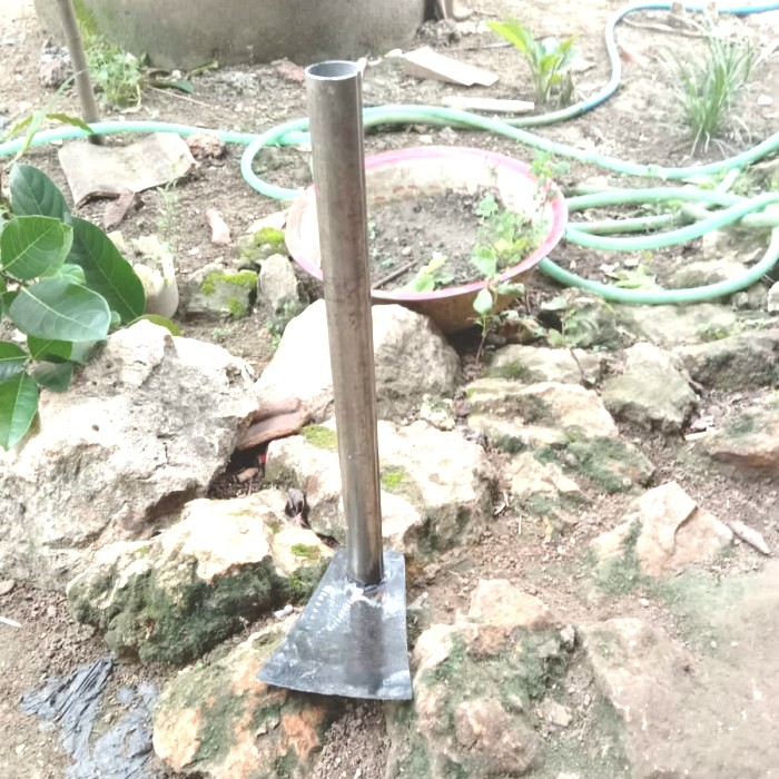 Azada de hierba con mango de tubería de hierro - azada de hierba de ...