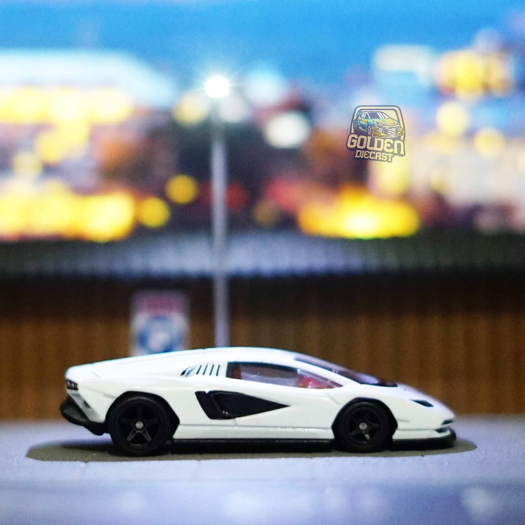 Hot WHEELS PREMIUM LAMBORGHINI COUNTACH LPI 800-4 Blanco-Suelto (Buen ...