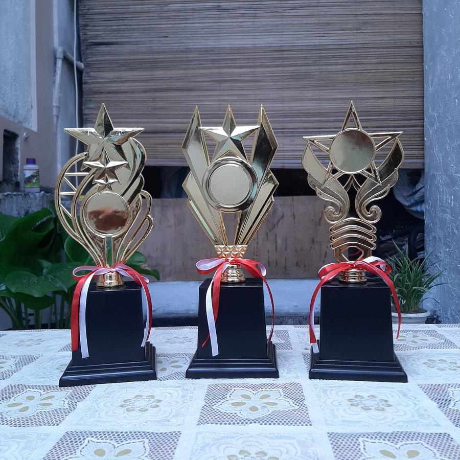 Juego de paquetes de trofeos Champion 123rd Trophy 214th trp bintang ...