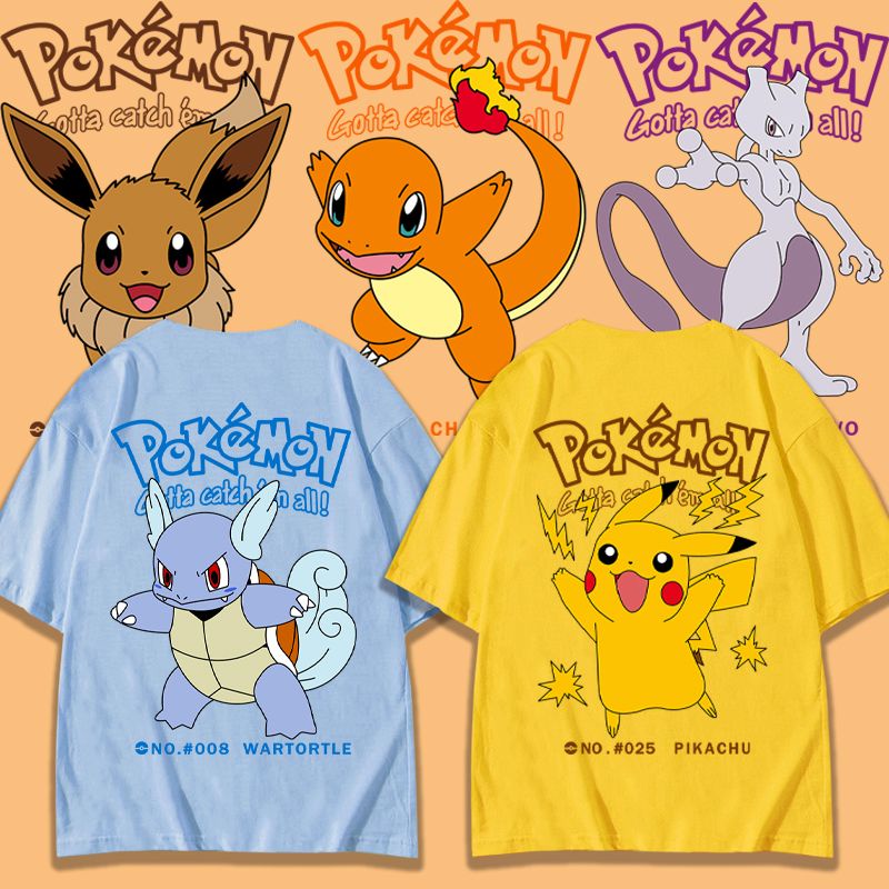 Los Niños De Media Manga De Los Padres Y Los Niños Usan Pokémon De ...